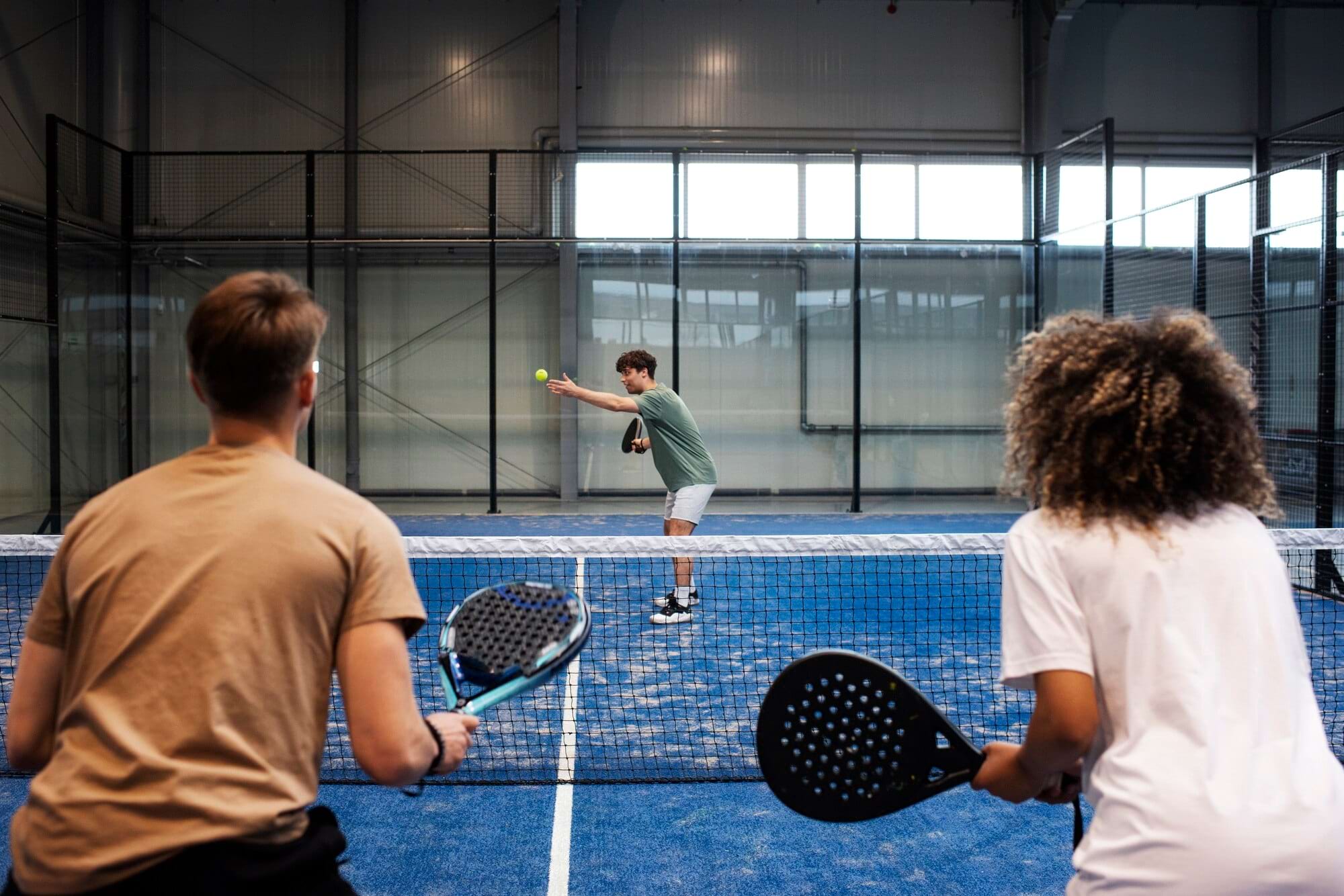 Las Diferencias Clave entre Pádel, Tenis y Squash: ¿Cuál Deberías ...